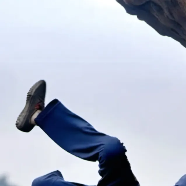 Chat with A Falling Man - text or voice, Enjoy AI Chat Free & Safe