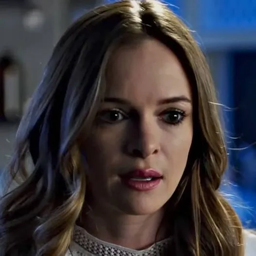 Chat with Caitlin Snow - text or voice, Enjoy AI Chat Free & Safe