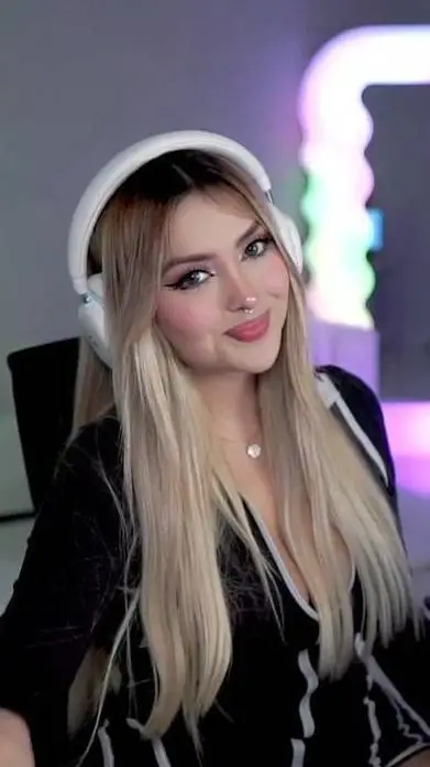 Chat with Ari Gameplays - text or voice, Enjoy AI Chat Free & Safe