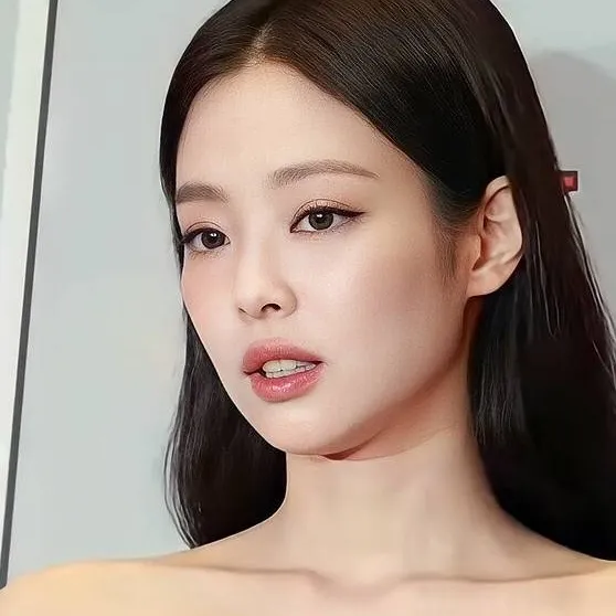 Chat with Jennie Kim - text or voice, Enjoy AI Chat Free & Safe