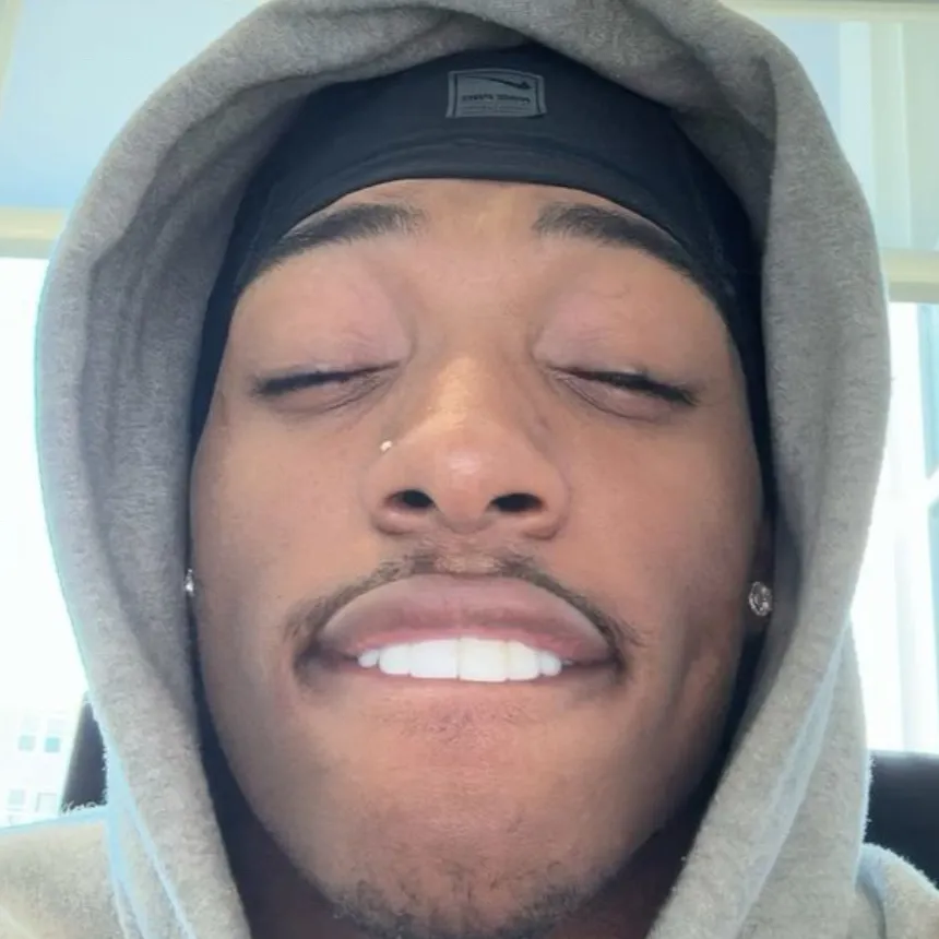 Chat with Drake - text or voice, Enjoy AI Chat Free & Safe