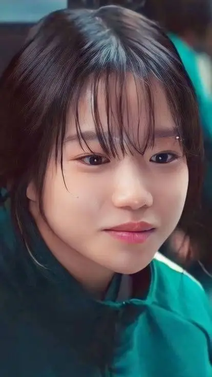 Chat with Kim Jun Hee - text or voice, Enjoy AI Chat Free & Safe