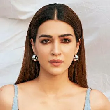 Chat with Kriti Sanon - text or voice, Enjoy AI Chat Free & Safe