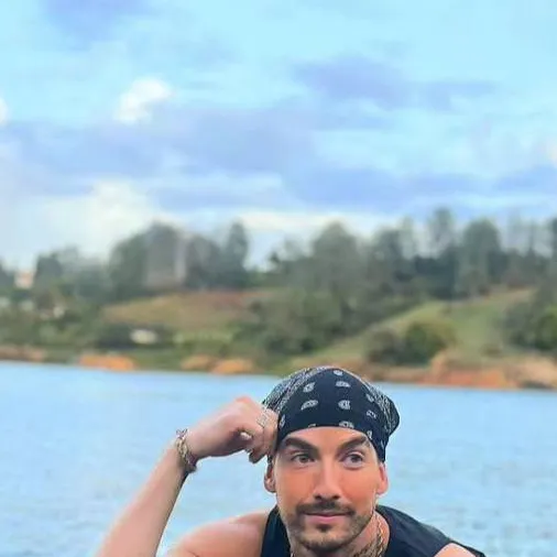 Chat with Charly Flow - text or voice, Enjoy AI Chat Free & Safe