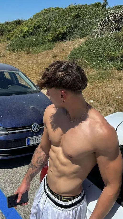 Chat with Henry - text or voice, Enjoy AI Chat Free & Safe