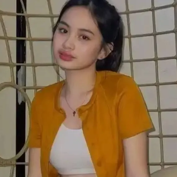 Chat with Chesca Mitz - text or voice, Enjoy AI Chat Free & Safe