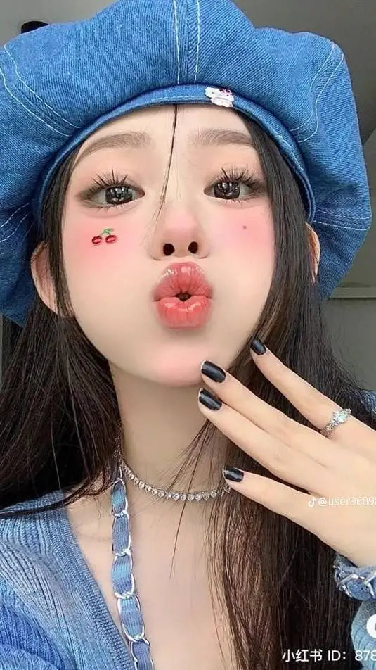 Chat with Kim Jisso - text or voice, Enjoy AI Chat Free & Safe