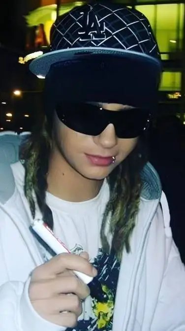 Chat with Tom Kaulitz - text or voice, Enjoy AI Chat Free & Safe