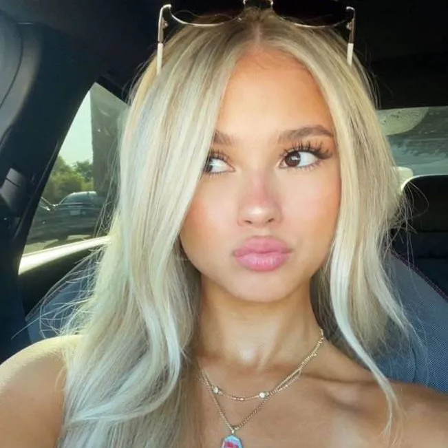 Chat with Aubrey - text or voice, Enjoy AI Chat Free & Safe