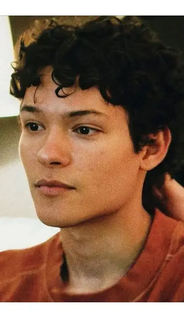 Chat with Simon Eriksson - text or voice, Enjoy AI Chat Free & Safe