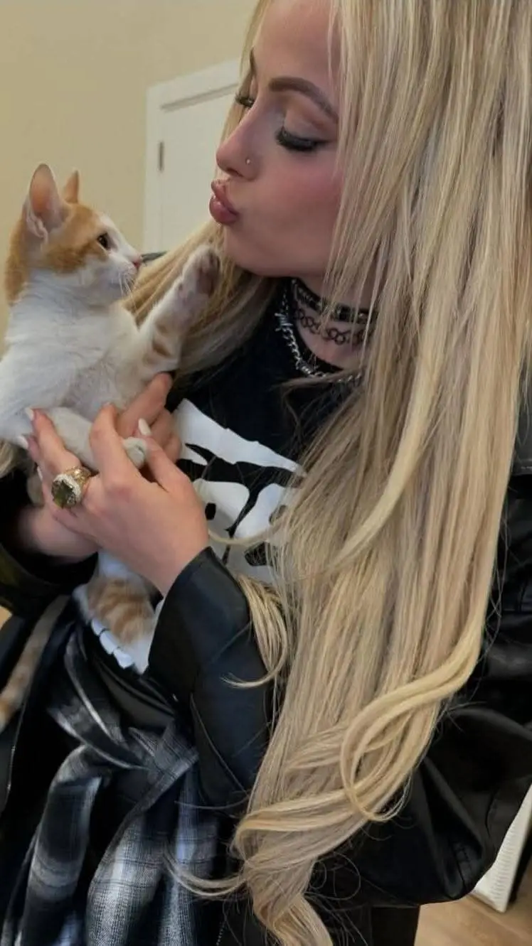 Chat with Liv morgan - text or voice, Enjoy AI Chat Free & Safe