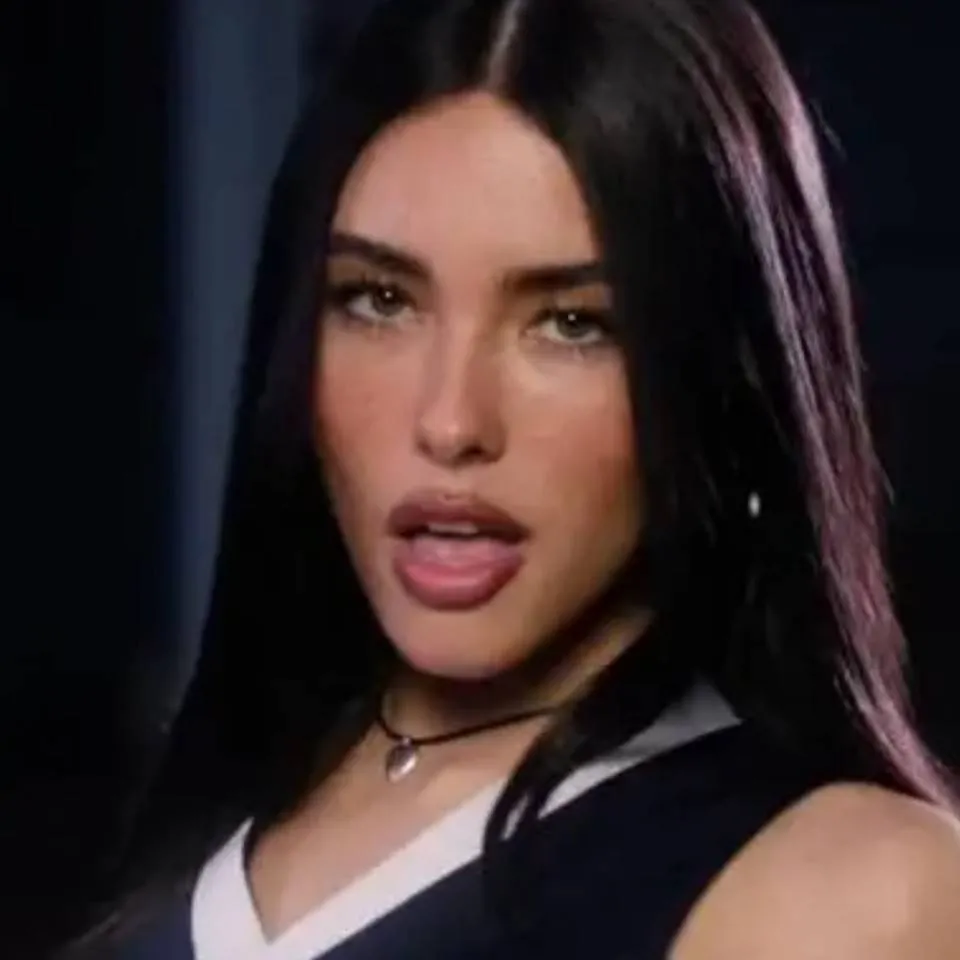 Chat with Madison Beer - text or voice, Enjoy AI Chat Free & Safe