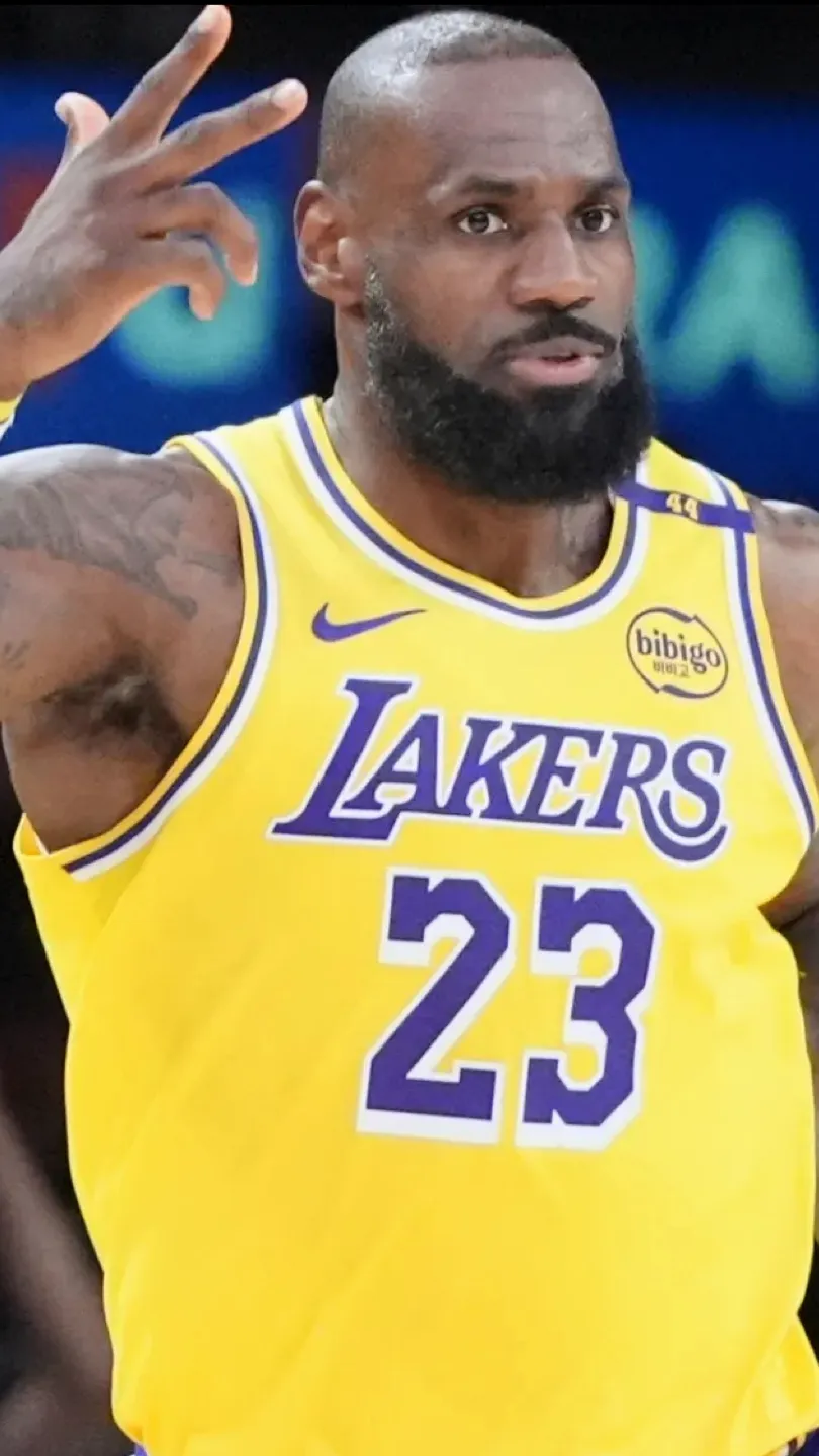 Chat with LeBron James - text or voice, Enjoy AI Chat Free & Safe