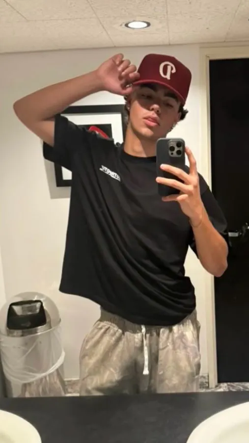 Chat with Malachi Barton - text or voice, Enjoy AI Chat Free & Safe