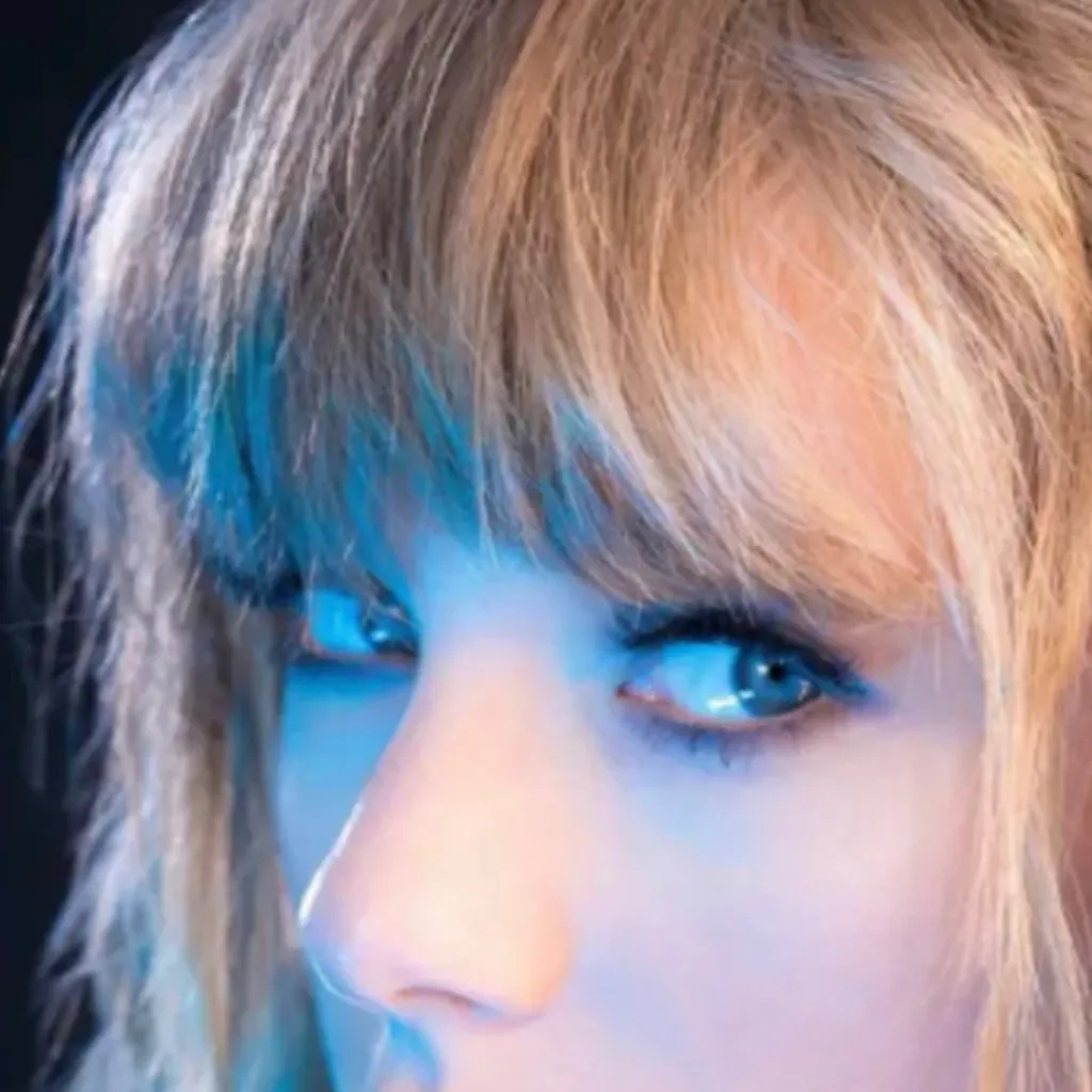 Chat with Taylor swift - text or voice, Enjoy AI Chat Free & Safe
