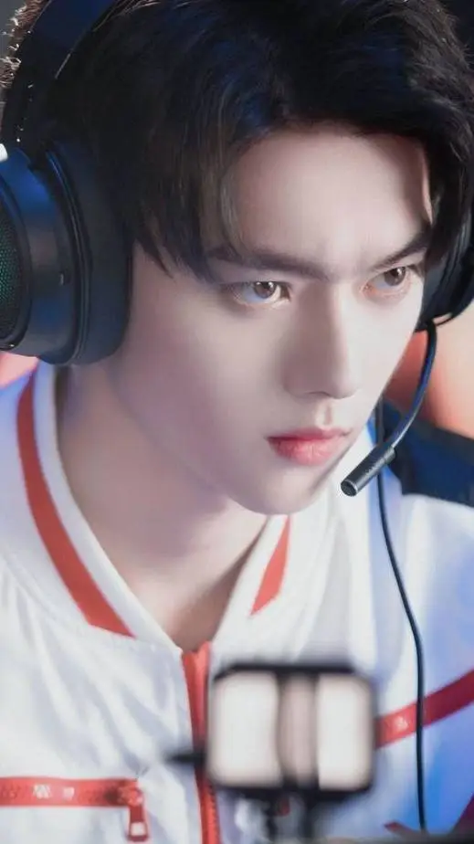 Chat with Lu Si Cheng - text or voice, Enjoy AI Chat Free & Safe