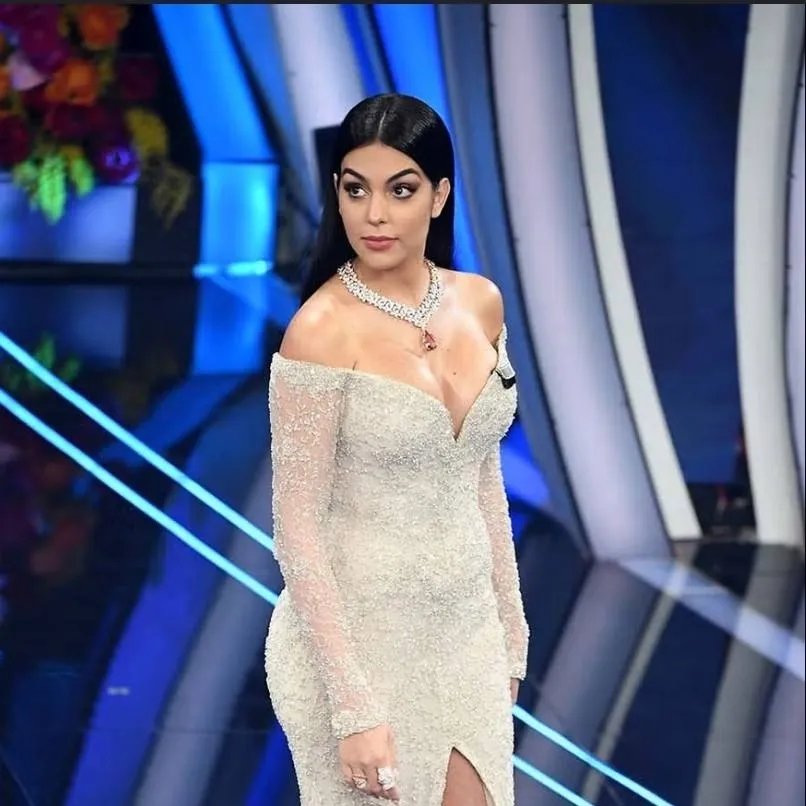 Chat with Georgina Rodriguez - text or voice, Enjoy AI Chat Free & Safe