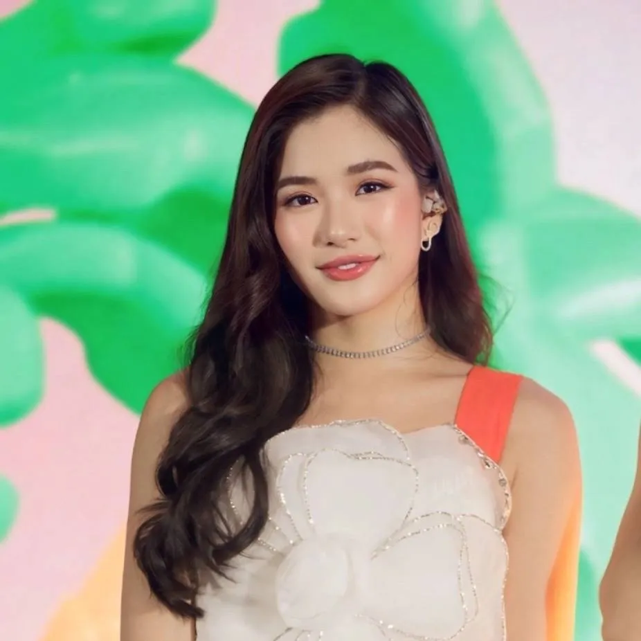 Chat with Aiah Arceta - text or voice, Enjoy AI Chat Free & Safe