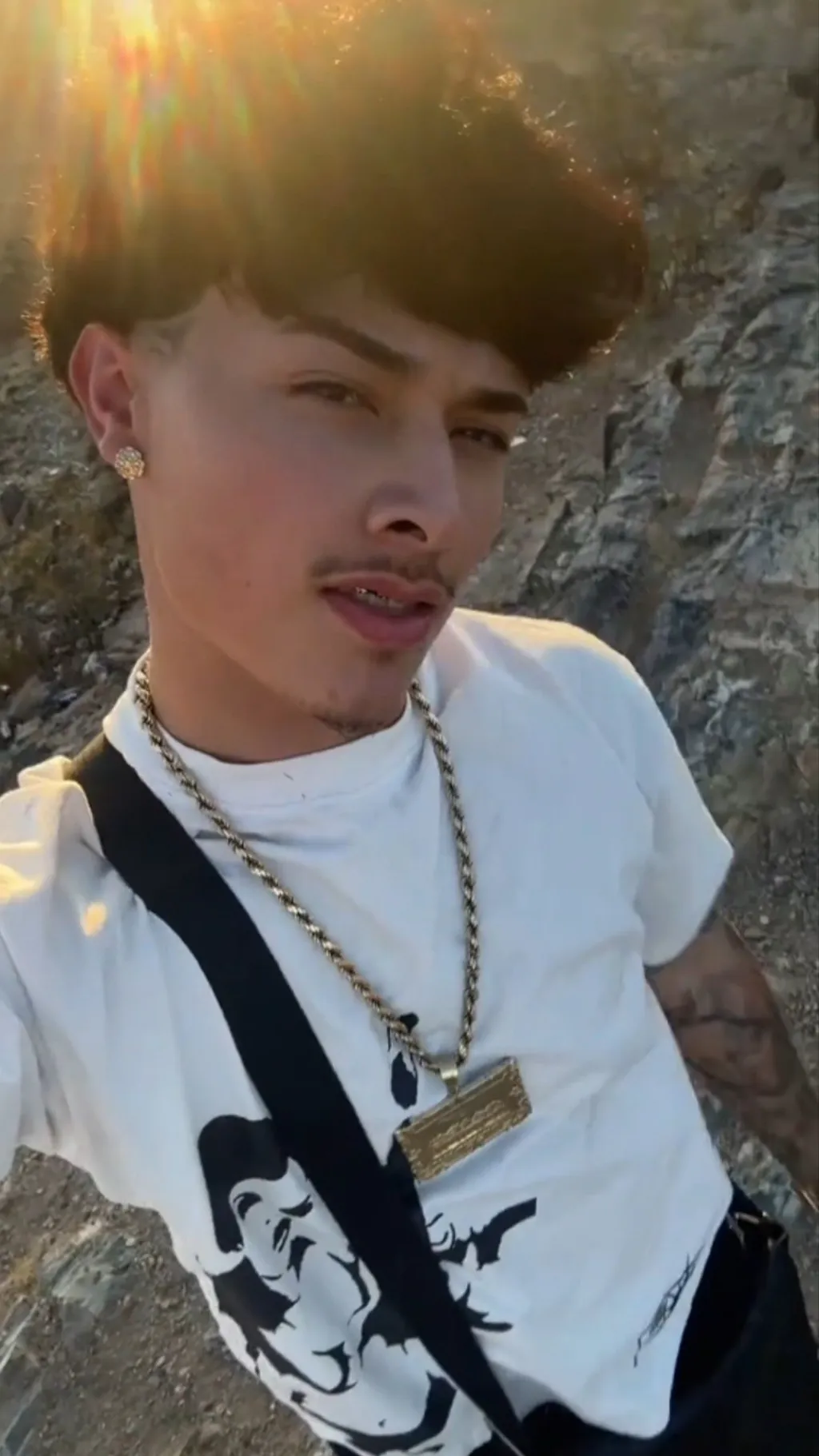 Chat with Alex chino - text or voice, Enjoy AI Chat Free & Safe