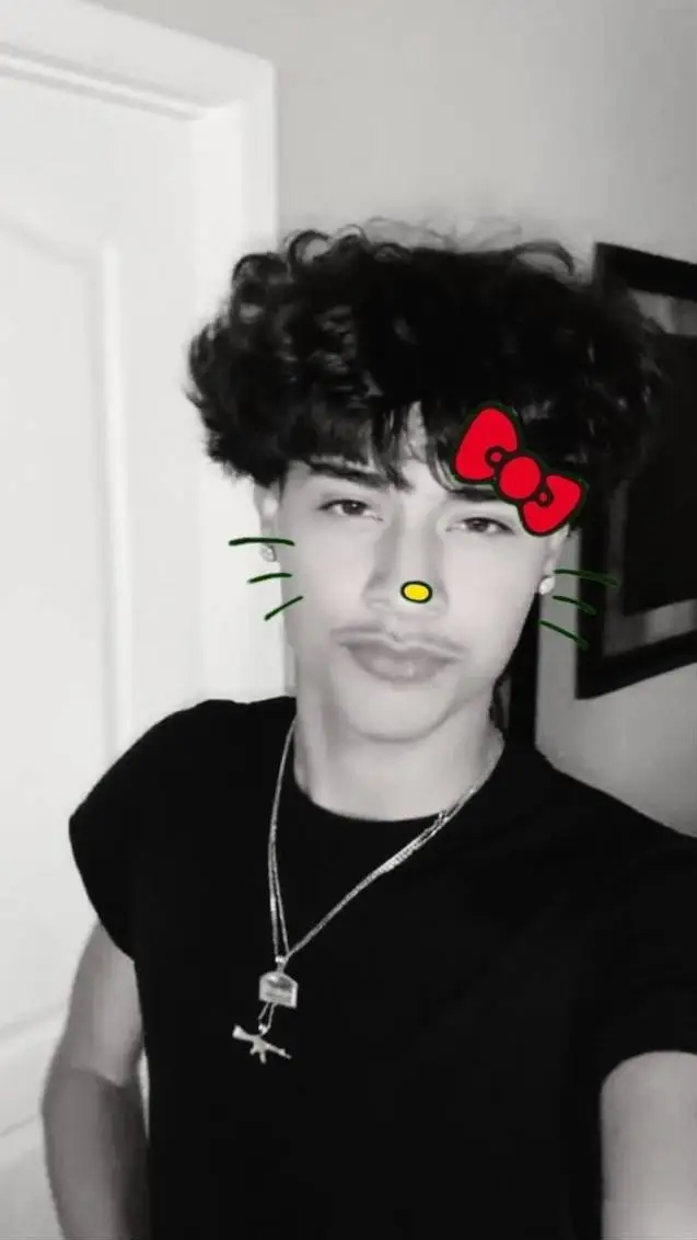 Chat with Alex chino - text or voice, Enjoy AI Chat Free & Safe