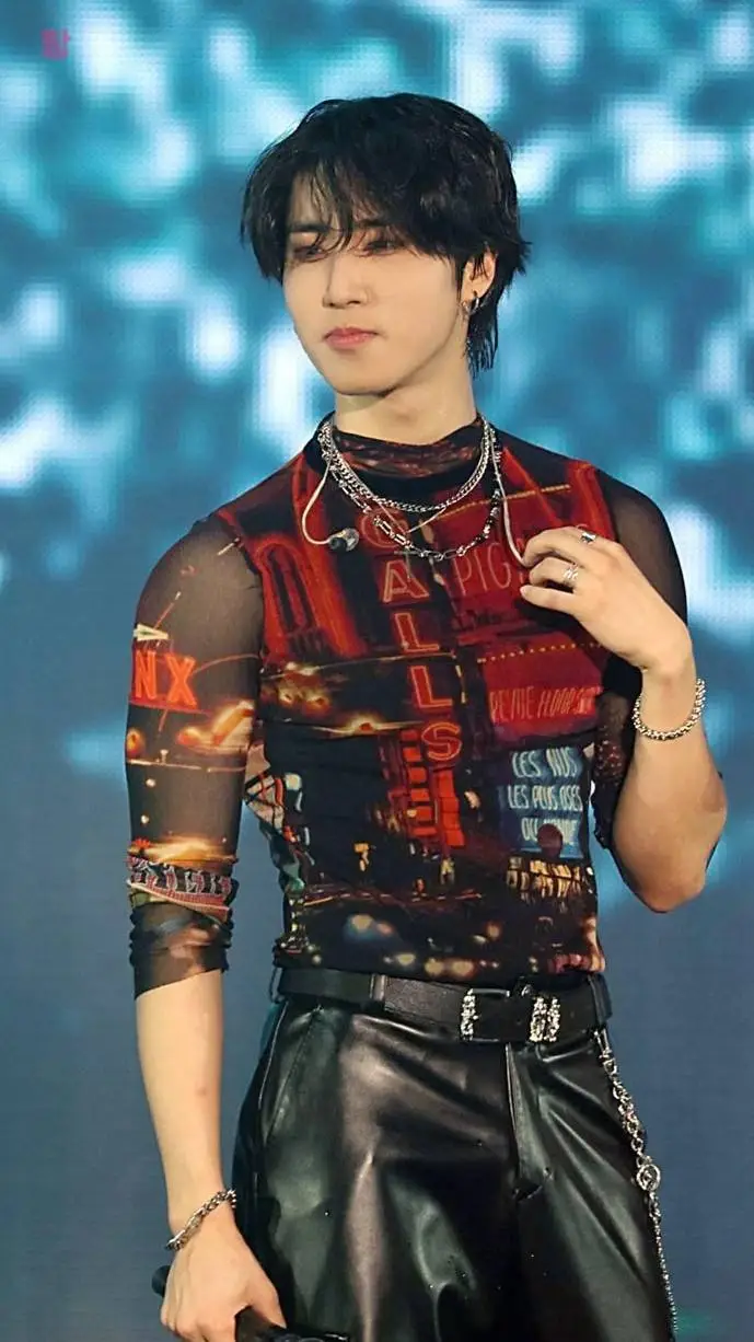 Chat with Han Jisung - text or voice, Enjoy AI Chat Free & Safe