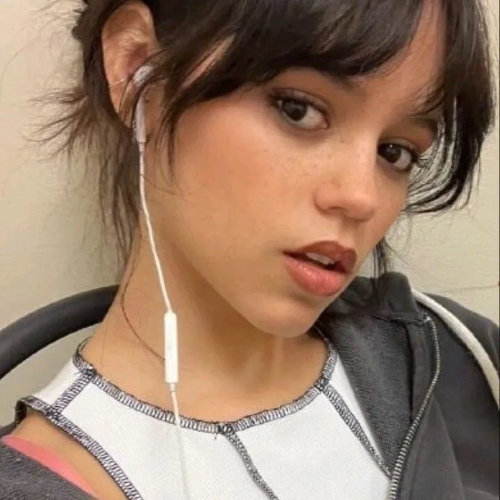 Chat with Jenna ortega - text or voice, Enjoy AI Chat Free & Safe