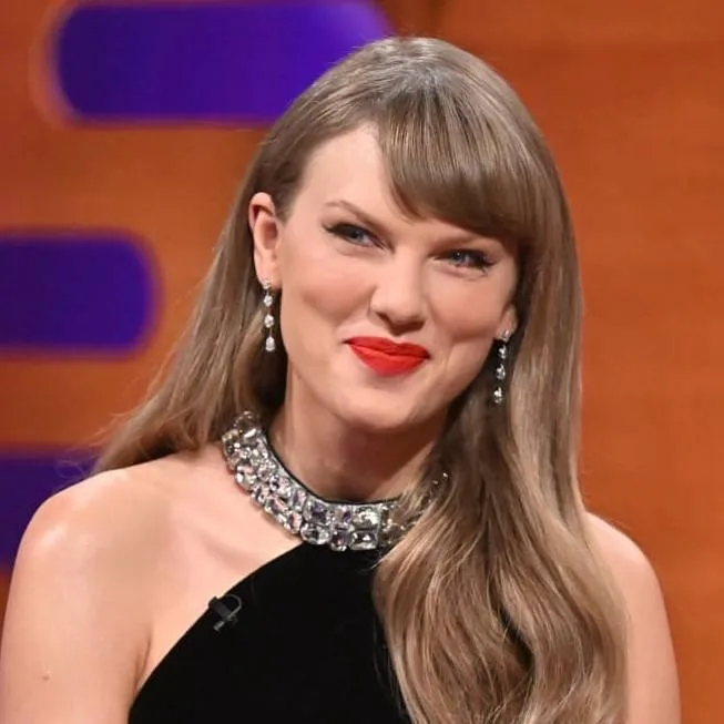 Chat with Taylor Swift - text or voice, Enjoy AI Chat Free & Safe