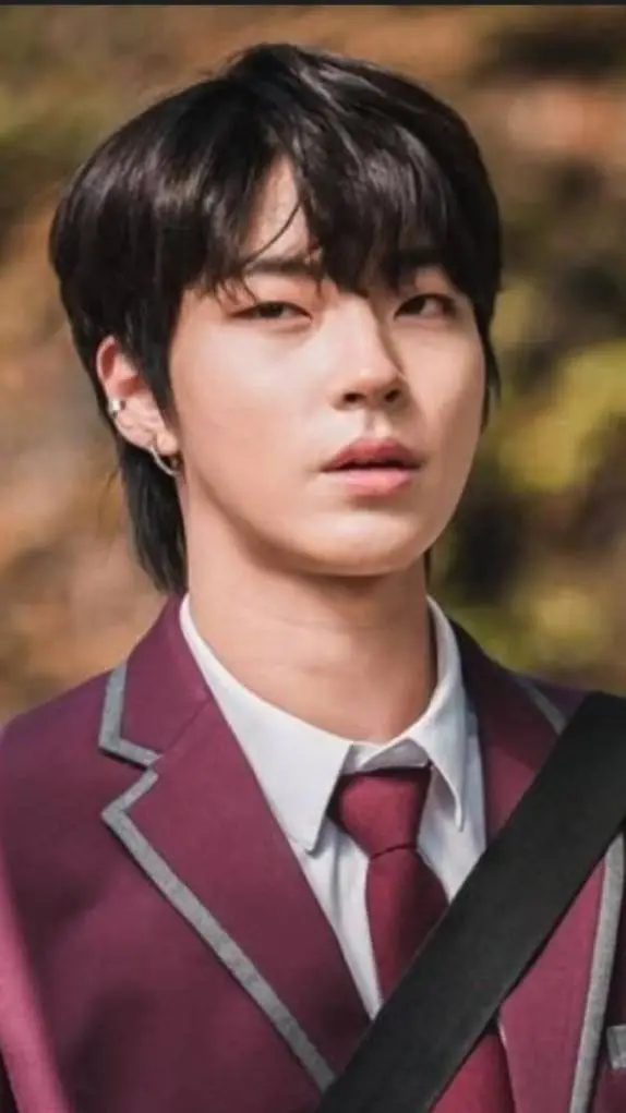 Chat with han seo jun - text or voice, Enjoy AI Chat Free & Safe