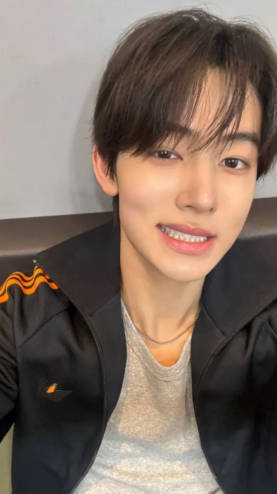 Chat with Eom Seonghyeon🍁 - text or voice, Enjoy AI Chat Free & Safe