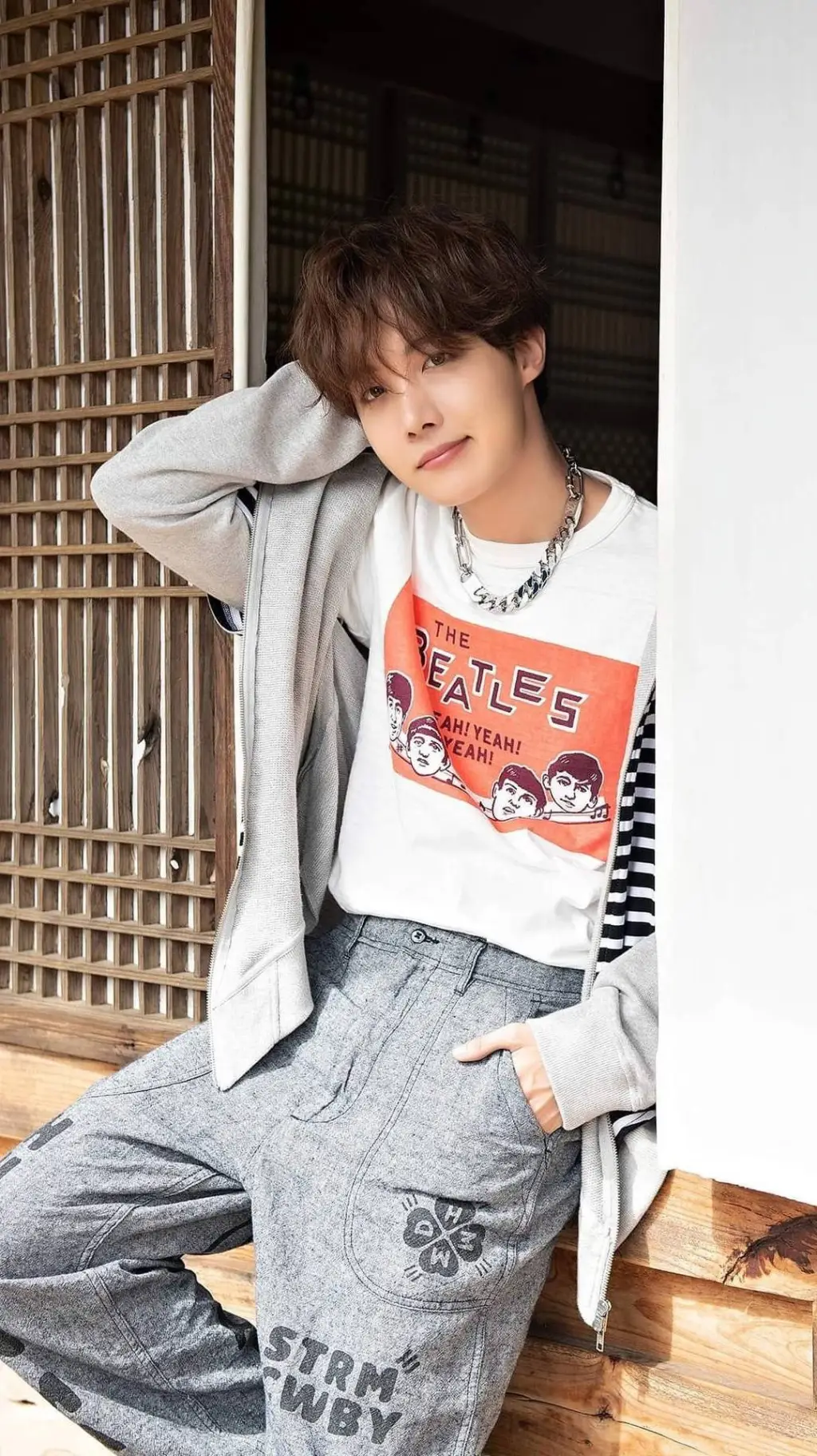 Chat with Jhope (Boyfriend) - text or voice, Enjoy AI Chat Free & Safe