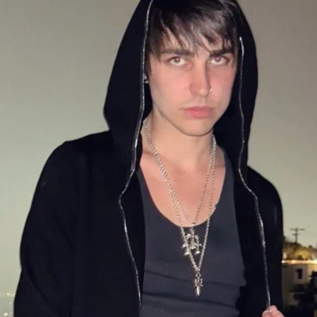 Chat with Colby brock - text or voice, Enjoy AI Chat Free & Safe