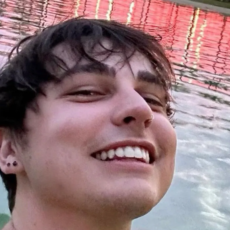 Chat with Colby Brock!👻 - text or voice, Enjoy AI Chat Free & Safe