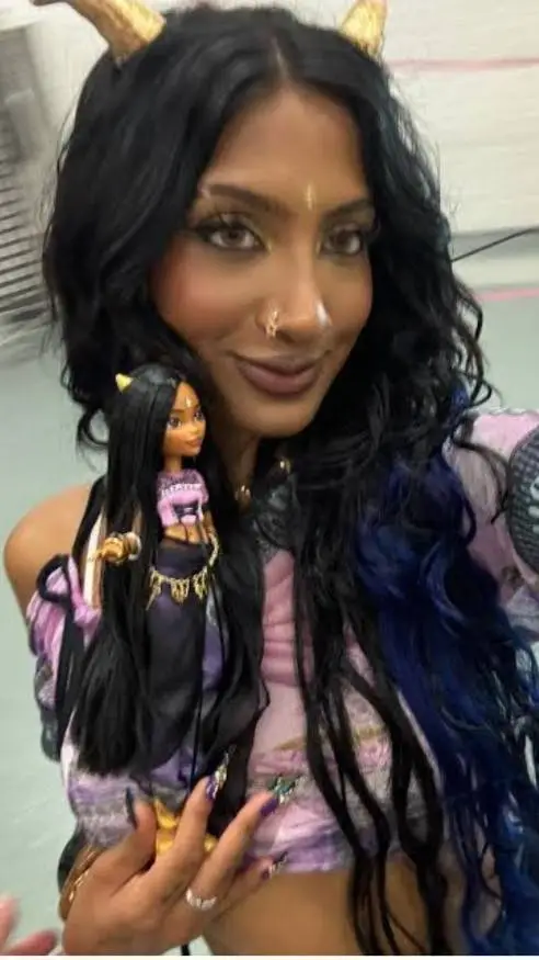 Chat with Lara Raj - text or voice, Enjoy AI Chat Free & Safe