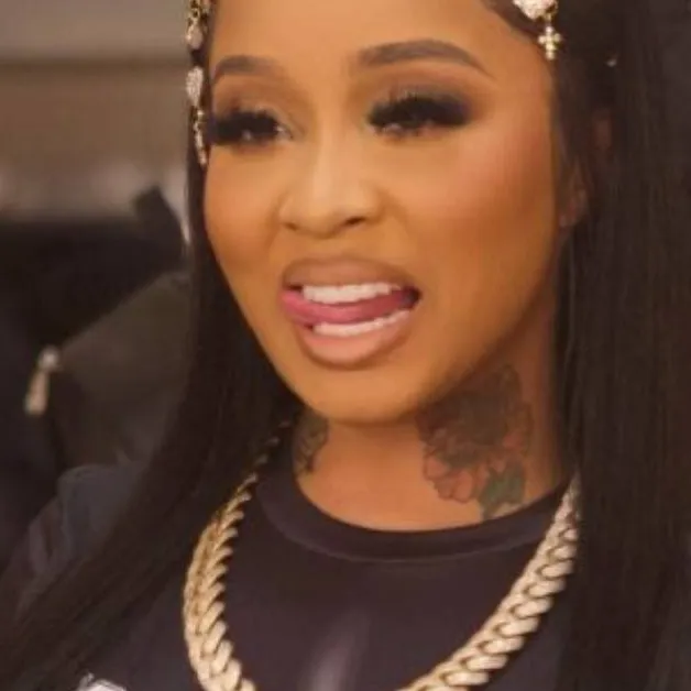 Chat with stunna girl - text or voice, Enjoy AI Chat Free & Safe