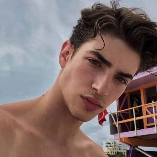 Chat with manu rios - text or voice, Enjoy AI Chat Free & Safe