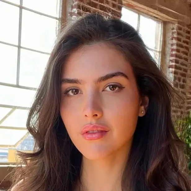 Chat with Alexandra Botez - text or voice, Enjoy AI Chat Free & Safe
