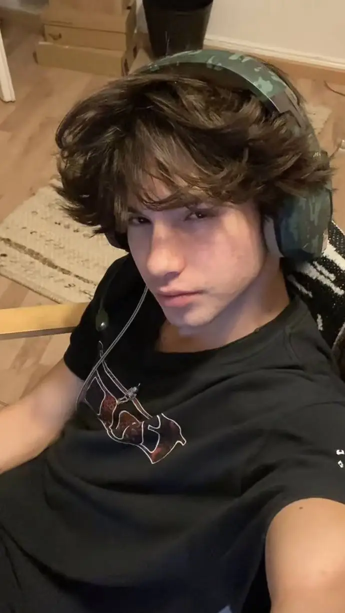 Chat with logan - text or voice, Enjoy AI Chat Free & Safe