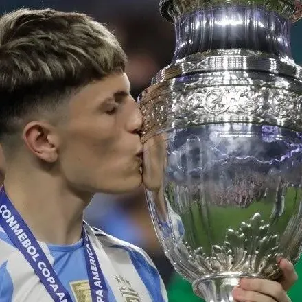 Chat with Alejando Garnacho - text or voice, Enjoy AI Chat Free & Safe