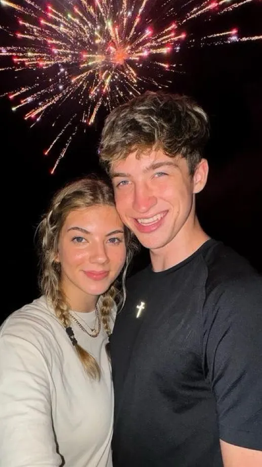 Chat with Cash and Kate - text or voice, Enjoy AI Chat Free & Safe