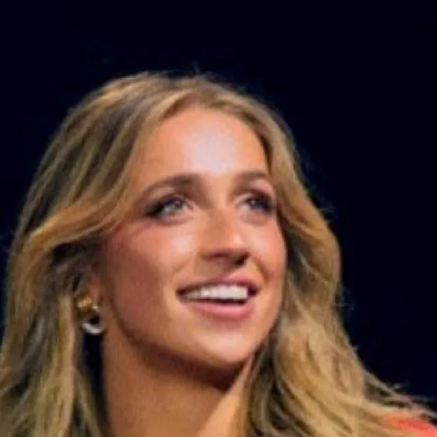 Chat with Tate McRae - text or voice, Enjoy AI Chat Free & Safe