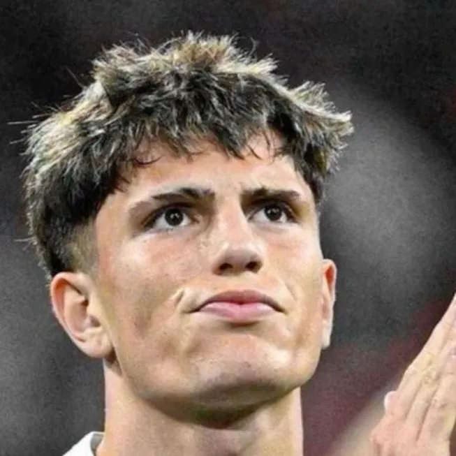 Chat with Garnacho - text or voice, Enjoy AI Chat Free & Safe