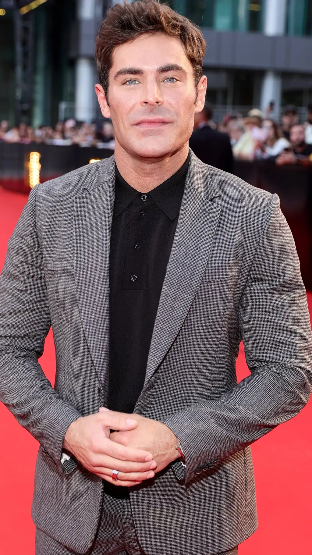 Chat with Zac Efron - text or voice, Enjoy AI Chat Free & Safe