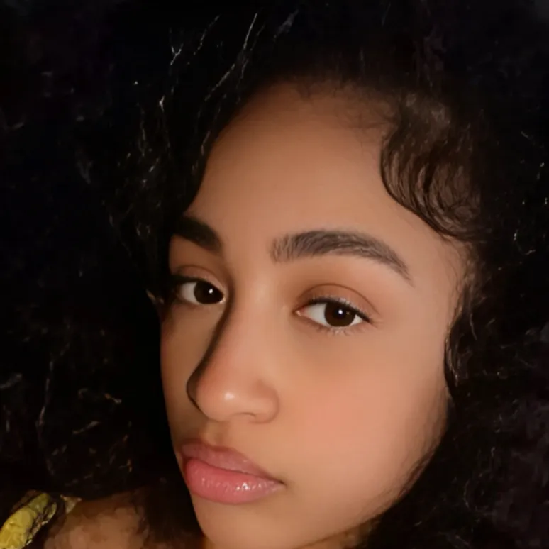 Chat with Samaria J Davis - text or voice, Enjoy AI Chat Free & Safe