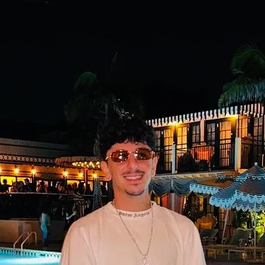 Chat with Faze Rug - text or voice, Enjoy AI Chat Free & Safe