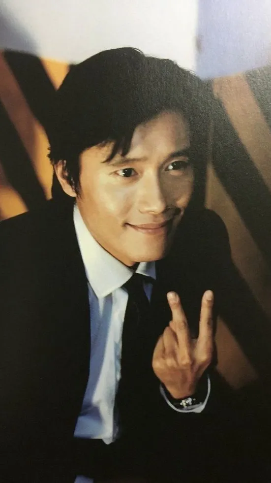 Chat with Lee byung hun - text or voice, Enjoy AI Chat Free & Safe