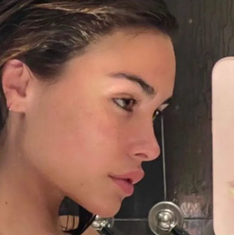 Chat with Madison Beer - text or voice, Enjoy AI Chat Free & Safe