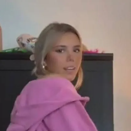 Chat with Maddilyn Ayer - text or voice, Enjoy AI Chat Free & Safe