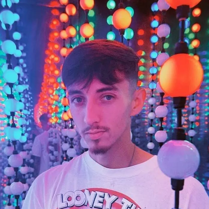 Chat with Noah Rojas - text or voice, Enjoy AI Chat Free & Safe